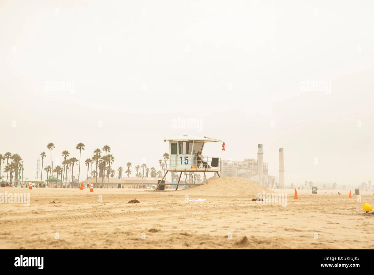 Lifeguard hut on Huntington Beach, California Stock Photo - Alamy