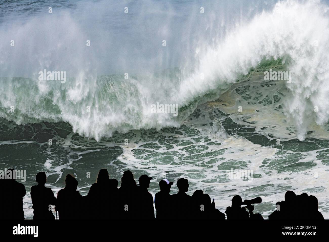 High wave in praia hi-res stock photography and images - Alamy
