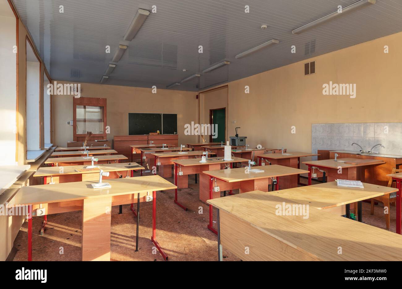 Chemistry class hi-res stock photography and images - Alamy