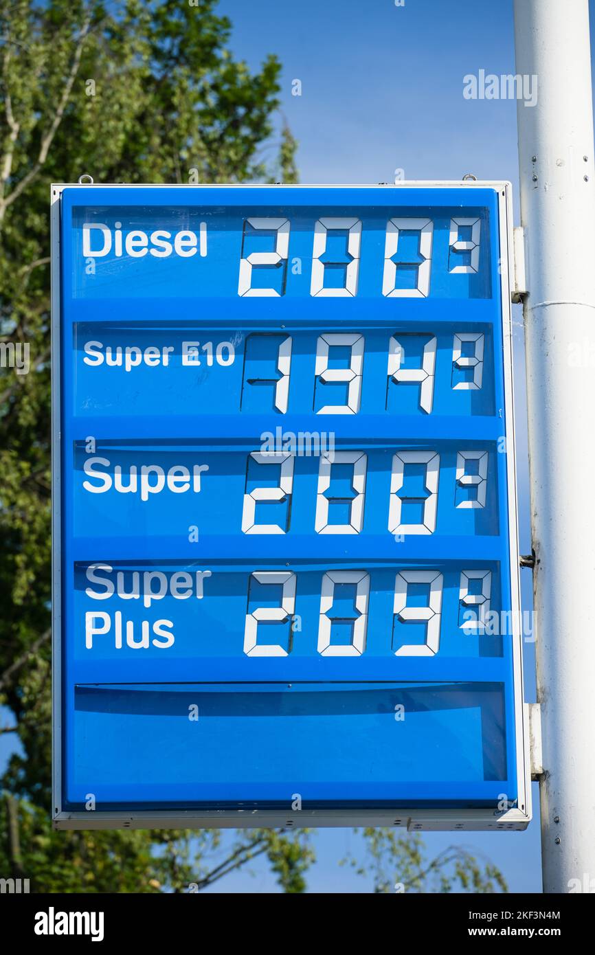 Aral Tankstelle Spritpreise Stock Photo - Alamy