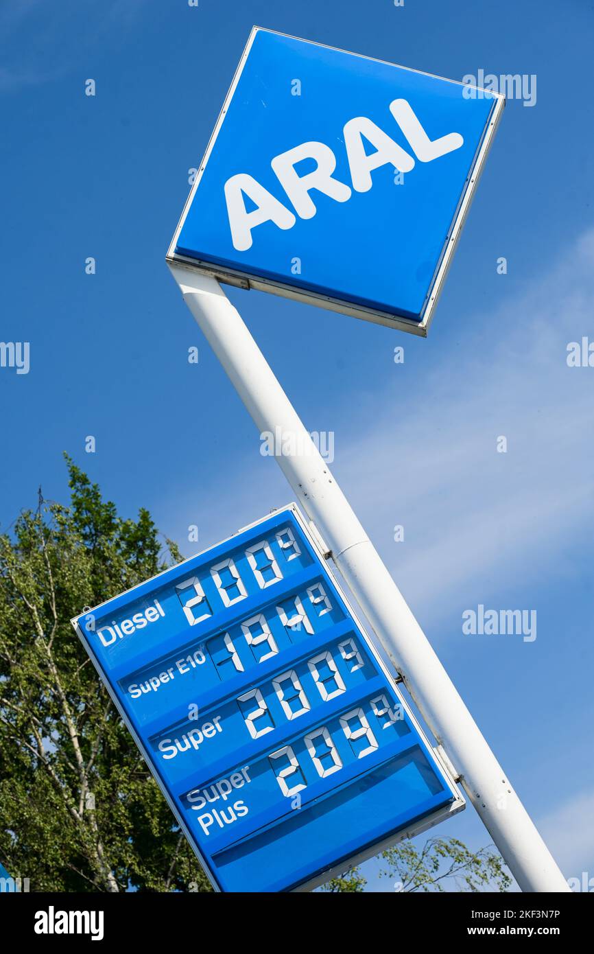 Tankstelle preise hi-res stock photography and images - Alamy