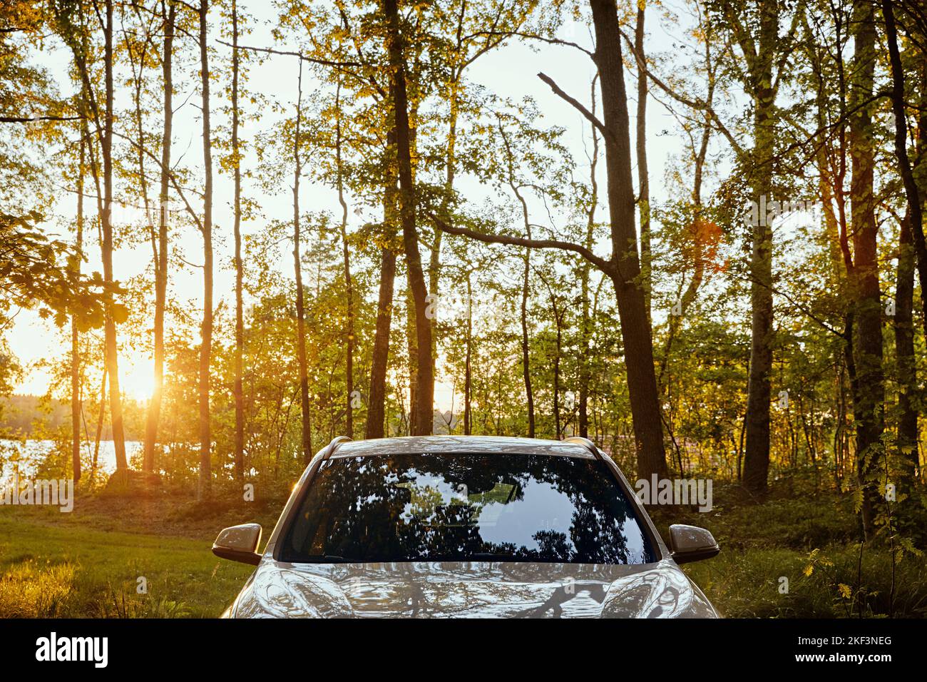 Car lake sunset hi-res stock photography and images - Alamy