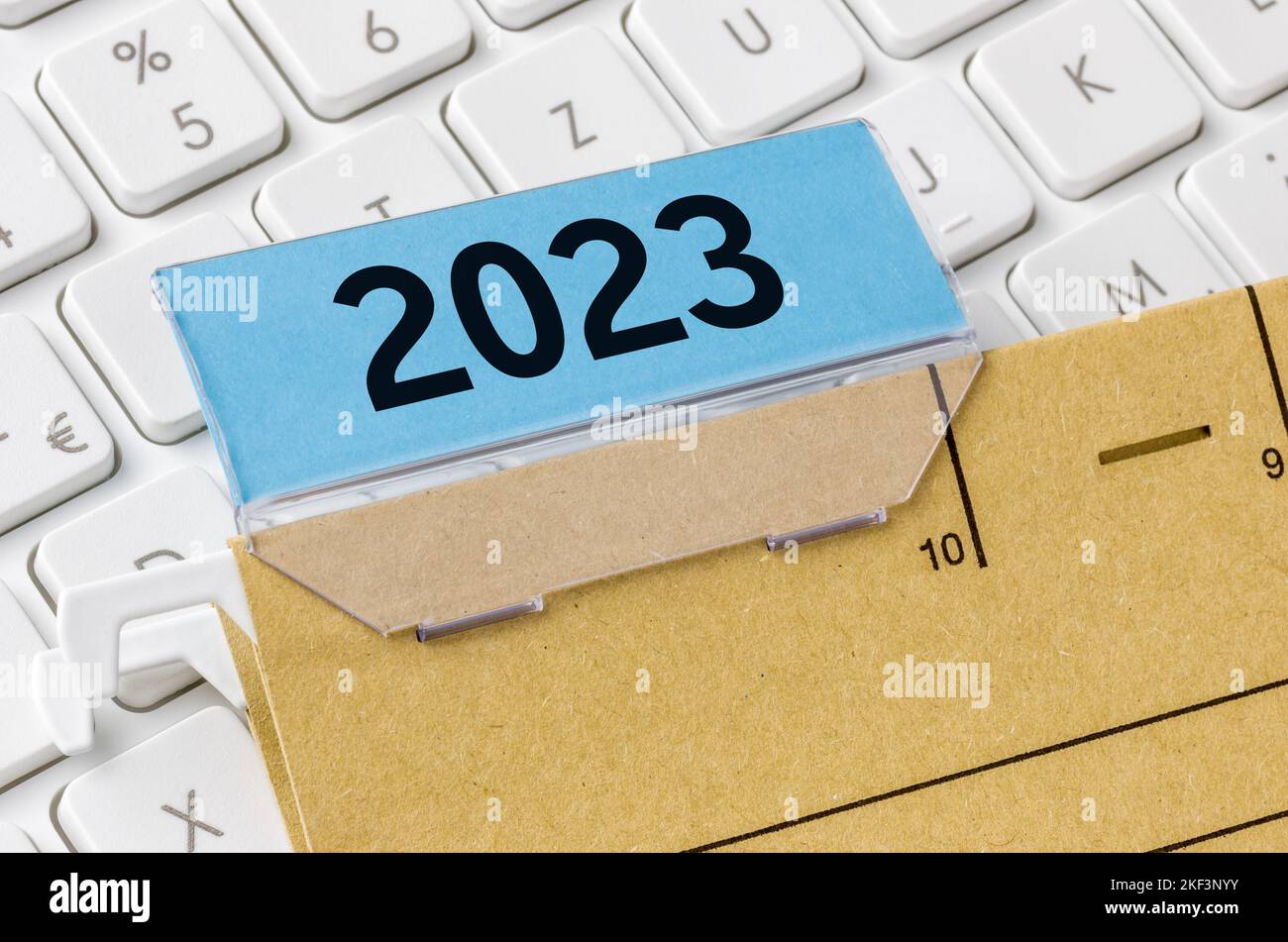 A brown file folder labeled with 2023 Stock Photo - Alamy