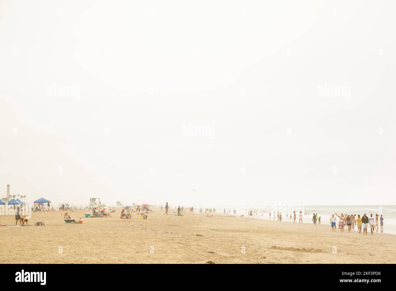 Huntington beach people hi-res stock photography and images - Alamy