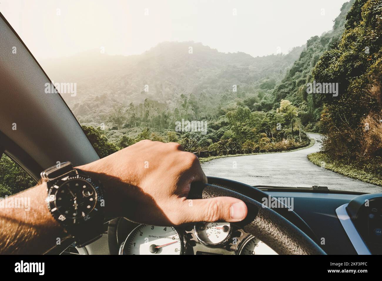 Car rides on serpentine road hi-res stock photography and images - Alamy