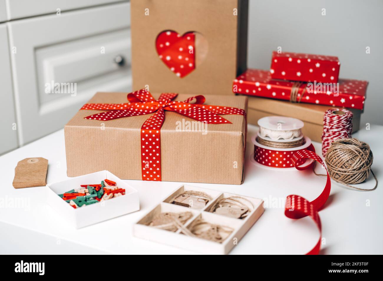 Christmas Gift Wrap Boxes and Supplies. Red brown Xmas Gift box, kraft ...