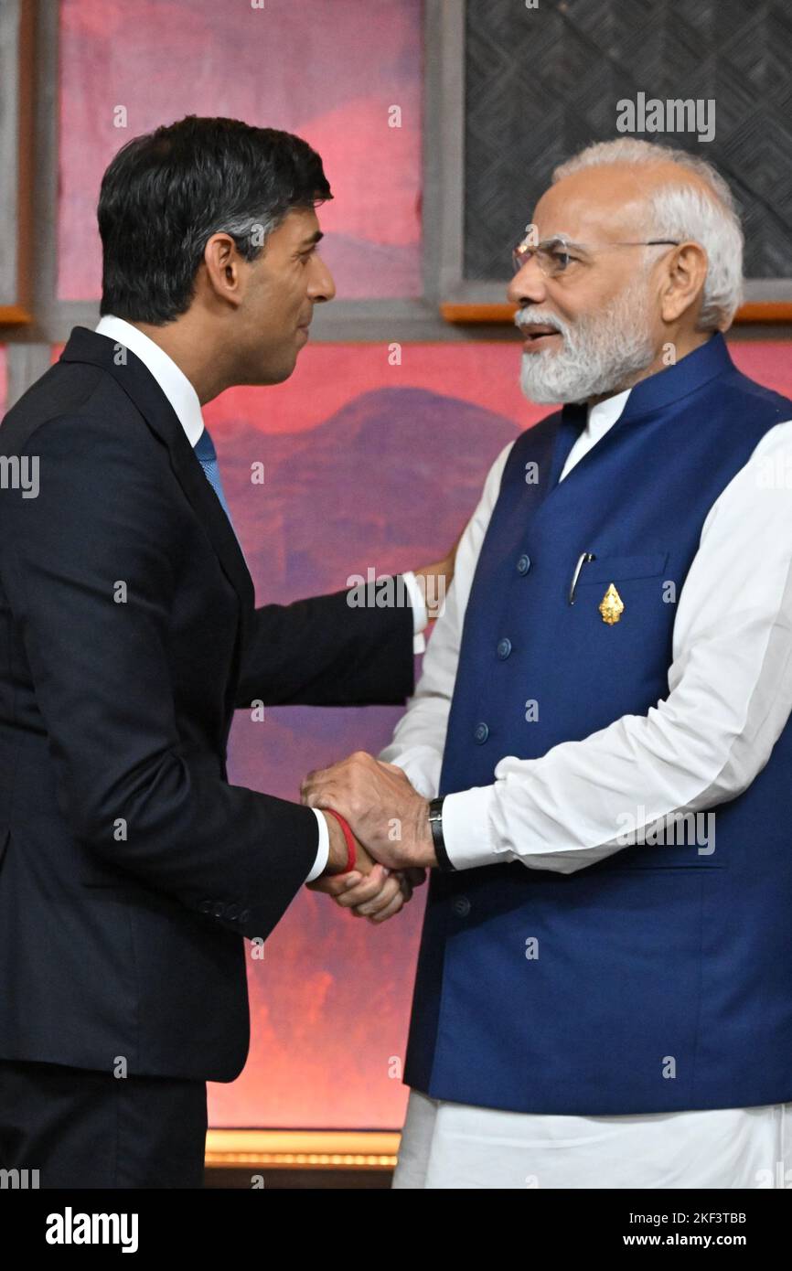 Prime Minister Rishi Sunak (left) and Prime Minister Narendra Modi of ...