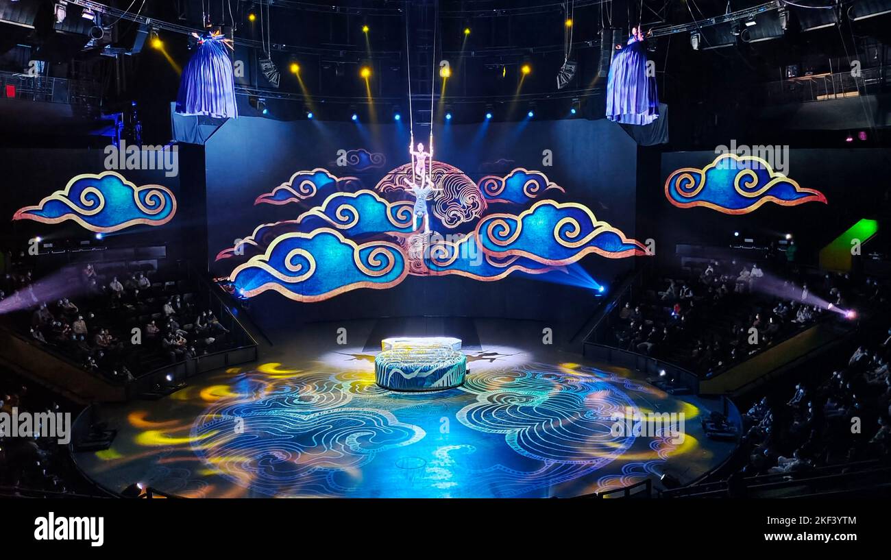 The acrobatics "ERA-Intersection of Time II" is performed in Shanghai ...