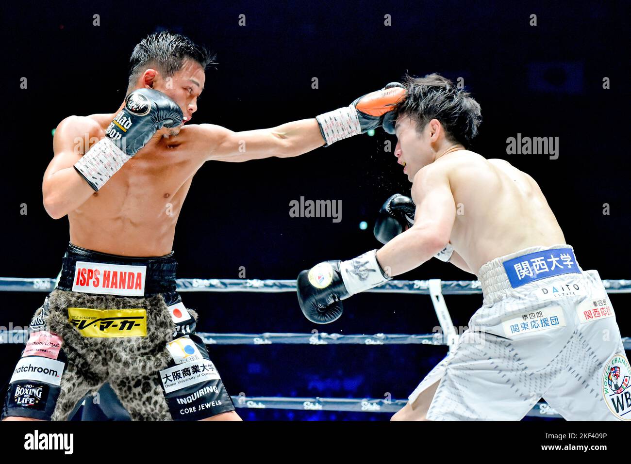 WBC light flyweight champion Kenshiro Teraji (white trunks) and WBA ...