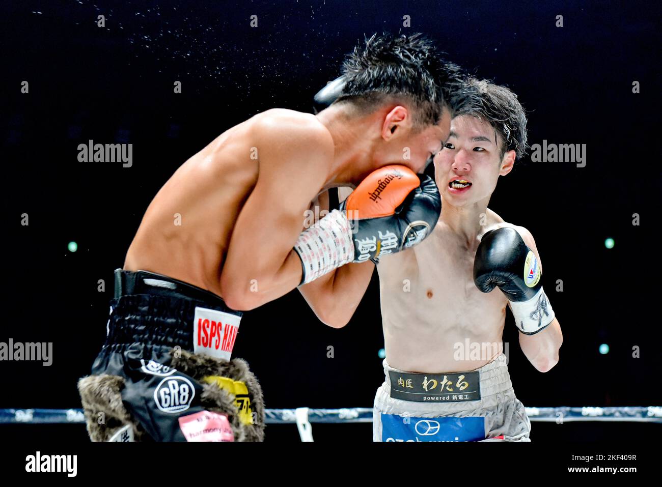WBC light flyweight champion Kenshiro Teraji (white trunks) and WBA ...