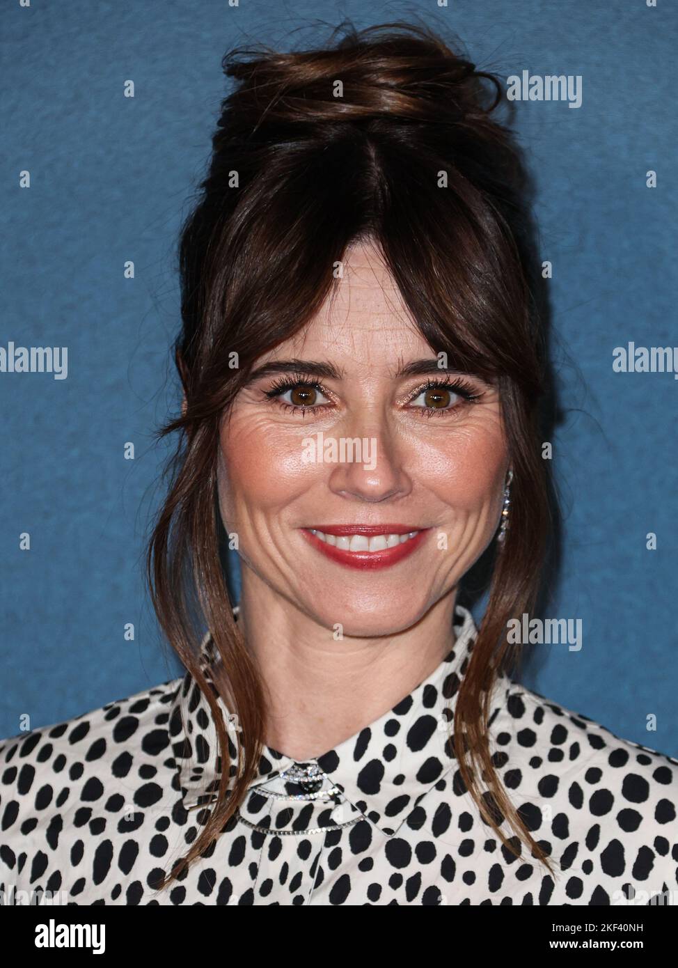Linda edna cardellini hi-res stock photography and images - Alamy