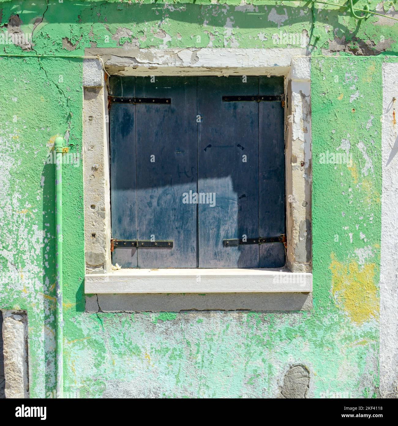 Green old house hi-res stock photography and images - Alamy