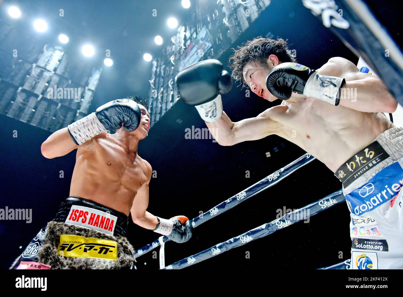 WBC light flyweight champion Kenshiro Teraji (white trunks) and WBA ...