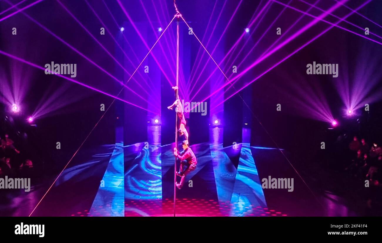 The acrobatics "ERA-Intersection of Time II" is performed in Shanghai ...