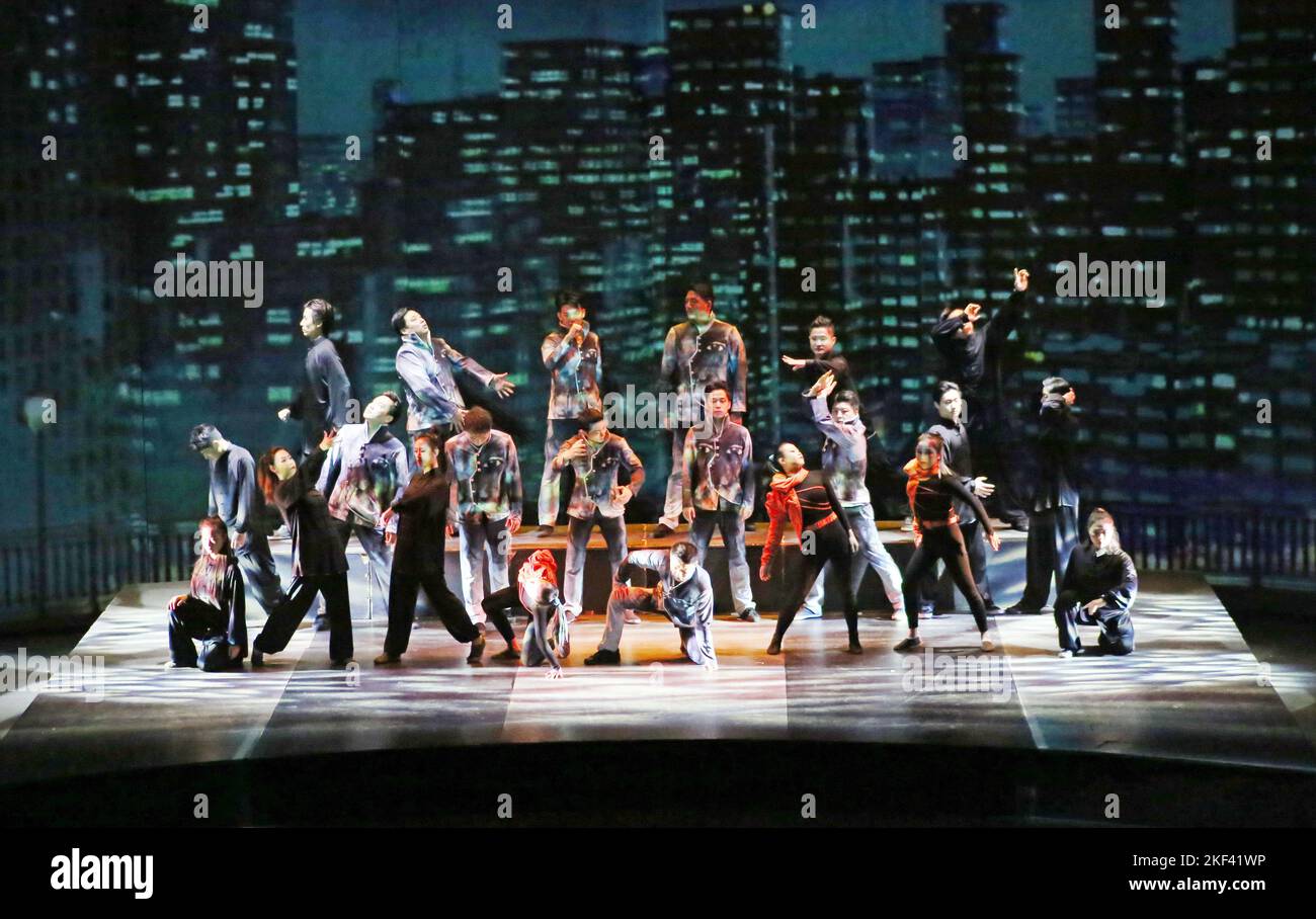 The acrobatics "ERA-Intersection of Time II" is performed in Shanghai ...