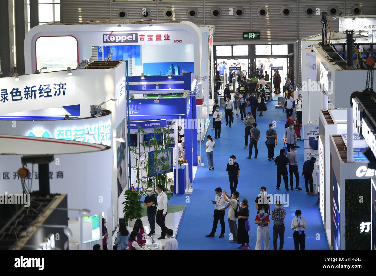 People are visiting the 2022 China Hi-Tech Fair, Shenzhen City, south ...