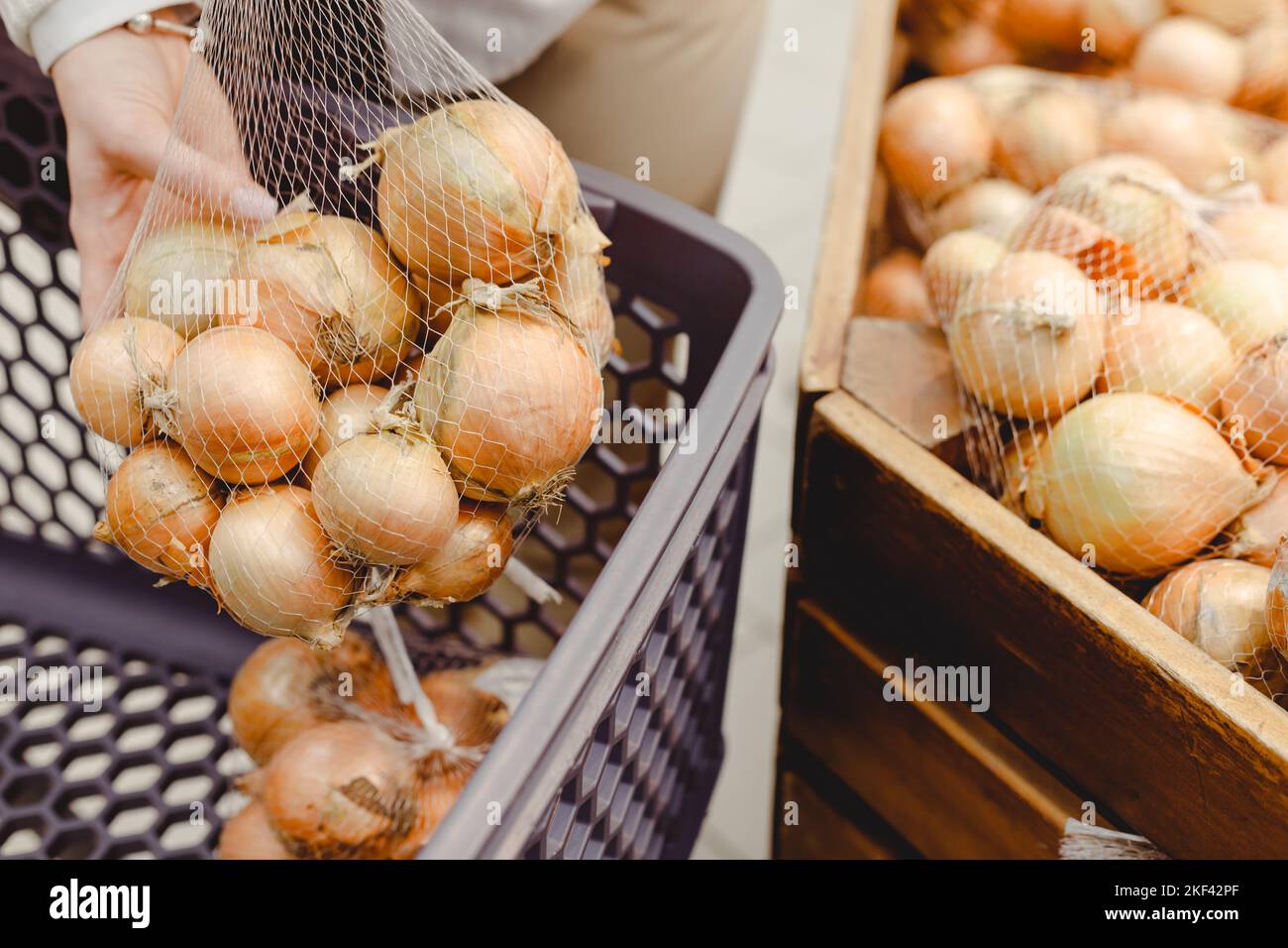 Bag of onions hi-res stock photography and images - Alamy