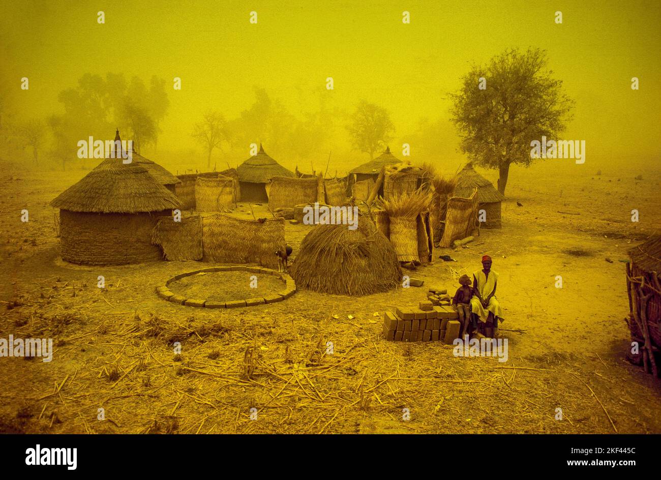 Sandstorm africa hut hi-res stock photography and images - Alamy