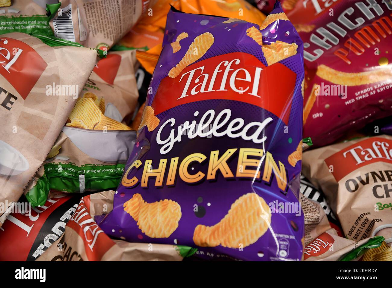 Taffel ovnbagte chipstaffel chi hi-res stock photography and images - Alamy