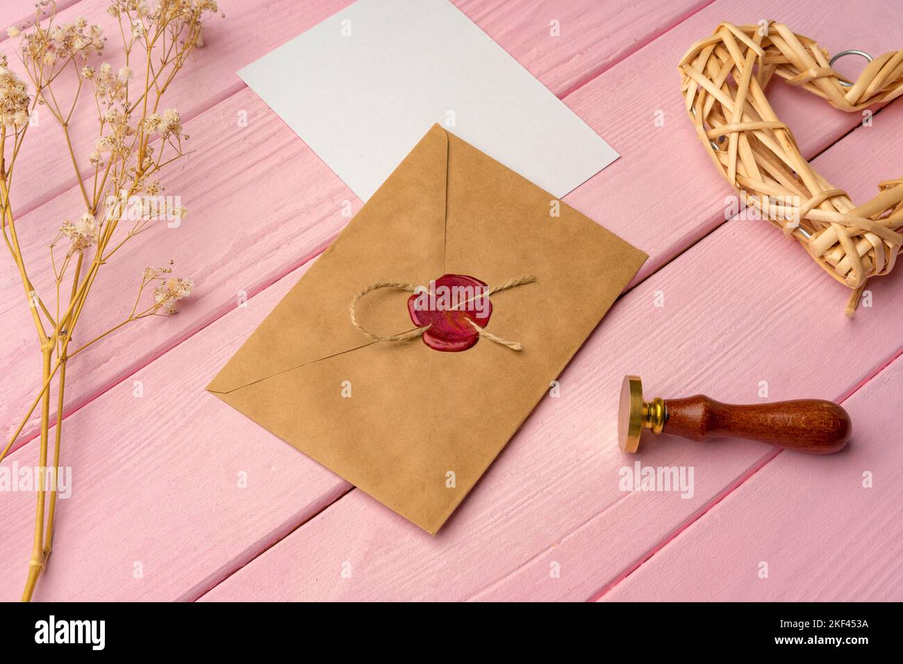 Envelope with letter on pink wooden background top view Stock Photo - Alamy