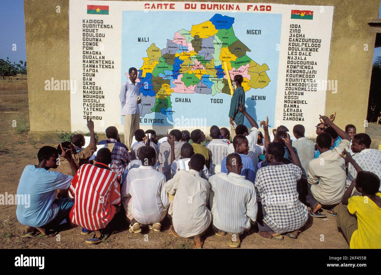 School wall map hi-res stock photography and images - Alamy