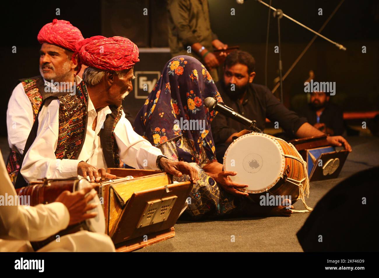 Pakistani singer hi-res stock photography and images - Alamy