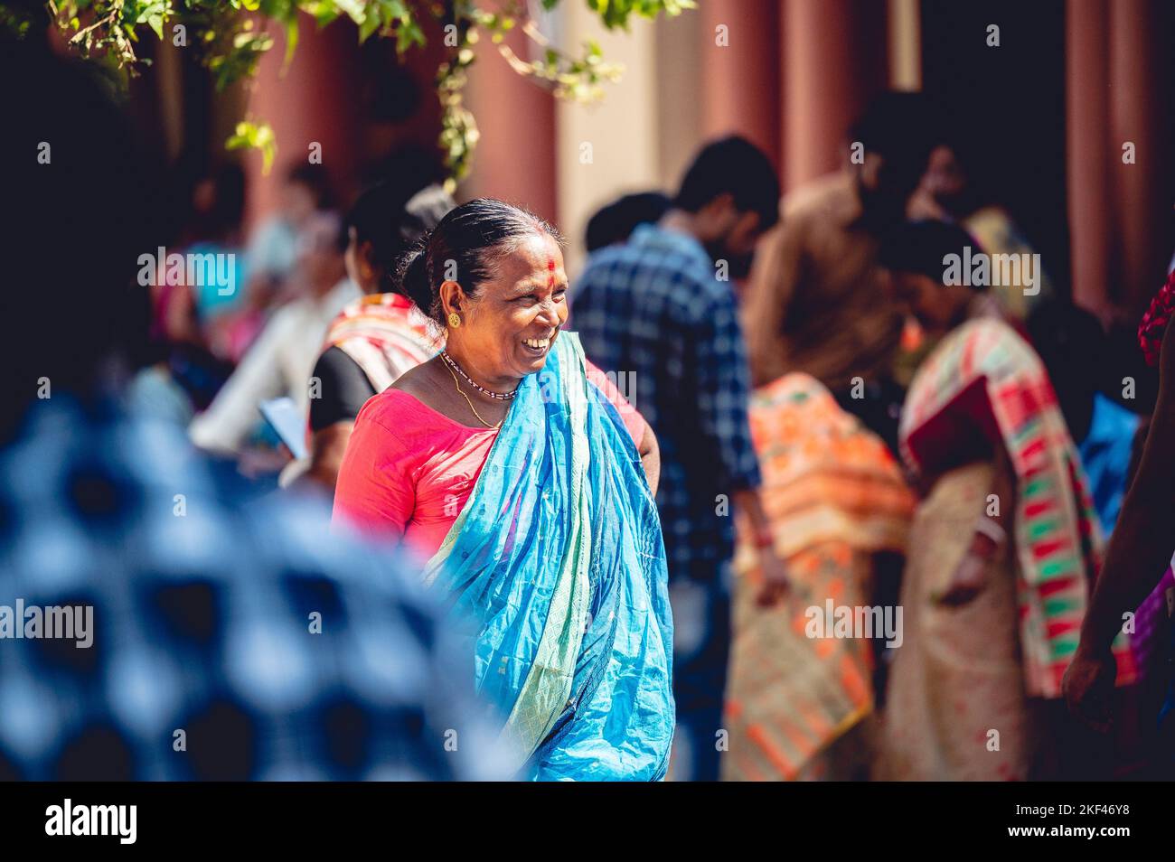 The Indian Hindu worshipers at the Hindu Dakshineswar Kali Temple in ...