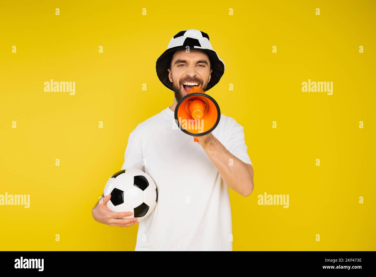 Shouting casual man standing hi-res stock photography and images - Alamy