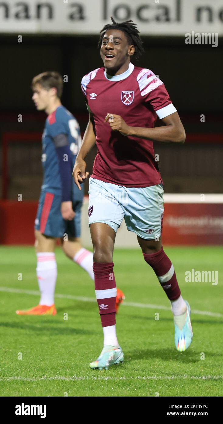 DAGENHAM ENGLAND - NOVEMBER 15 : Divin Mubama of West Ham United ...