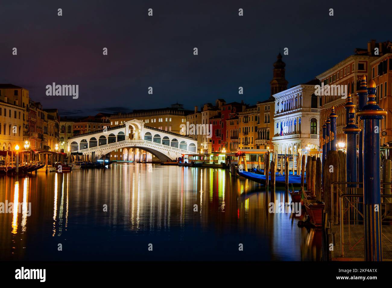 Stilvolle Berhmte Brcke In Venedig Bildernull