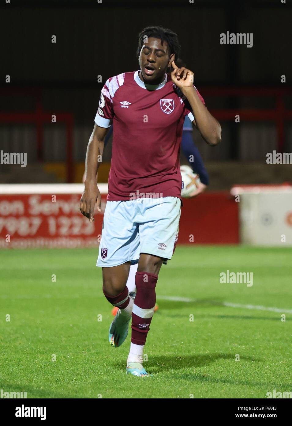 DAGENHAM ENGLAND - NOVEMBER 15 : Divin Mubama of West Ham United ...