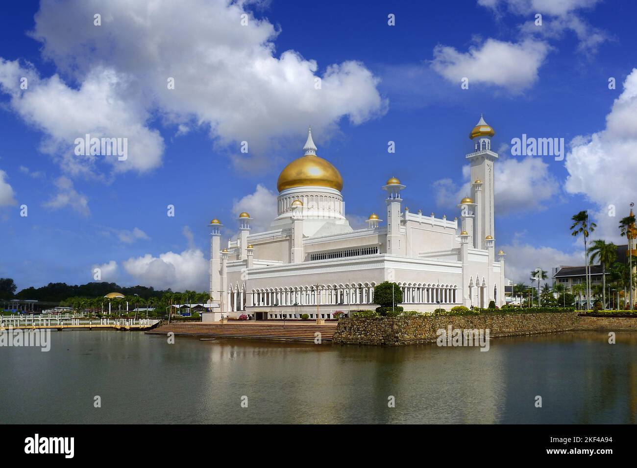 Brunei - Bandar Seri Begawan - Sultan-Omar-Ali-Saifuddin-Moschee Stock ...