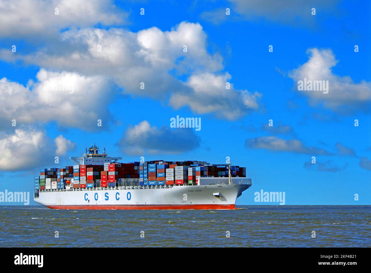 Containerschiff hi-res stock photography and images - Alamy