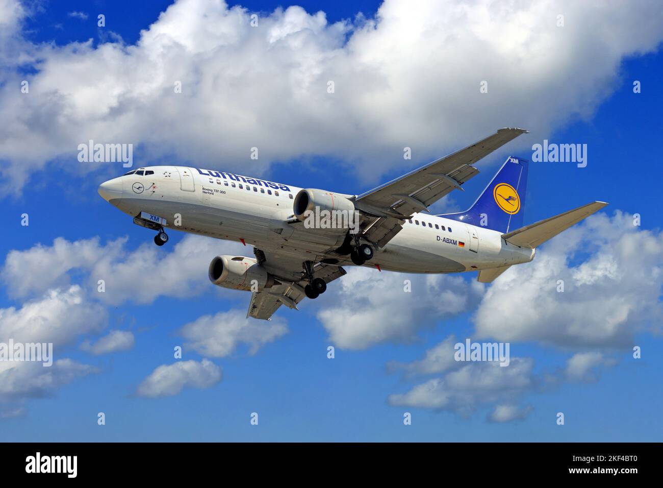 Boeing 737-300 der Lufthansa Stock Photo - Alamy