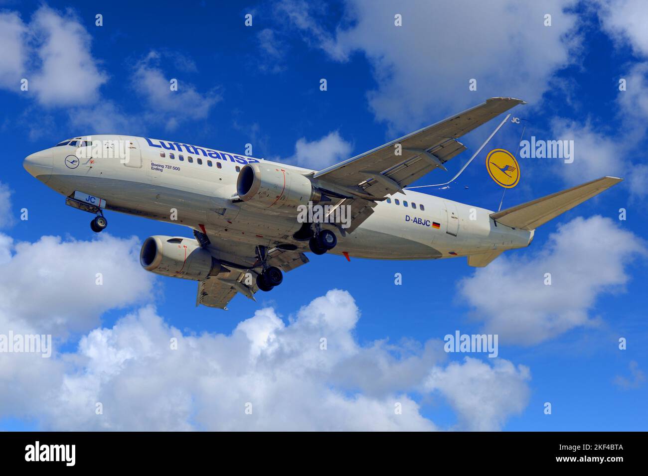 Boeing 737 500 hi-res stock photography and images - Alamy