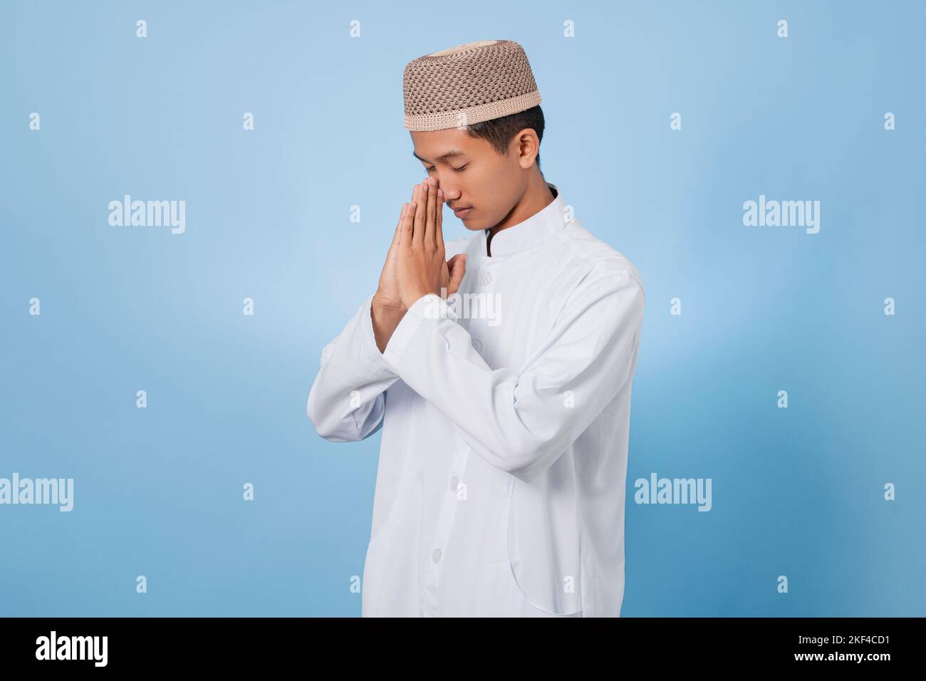 Smiling Asian muslim man happy celebrating Eid Al-Fitr isolated white ...