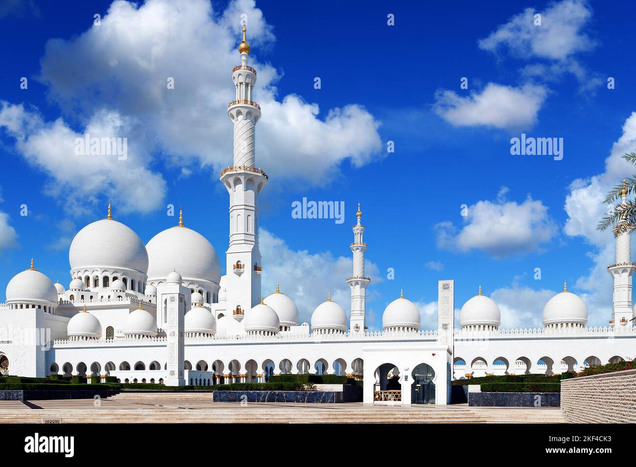 Abu dhabi reisen hi-res stock photography and images - Alamy