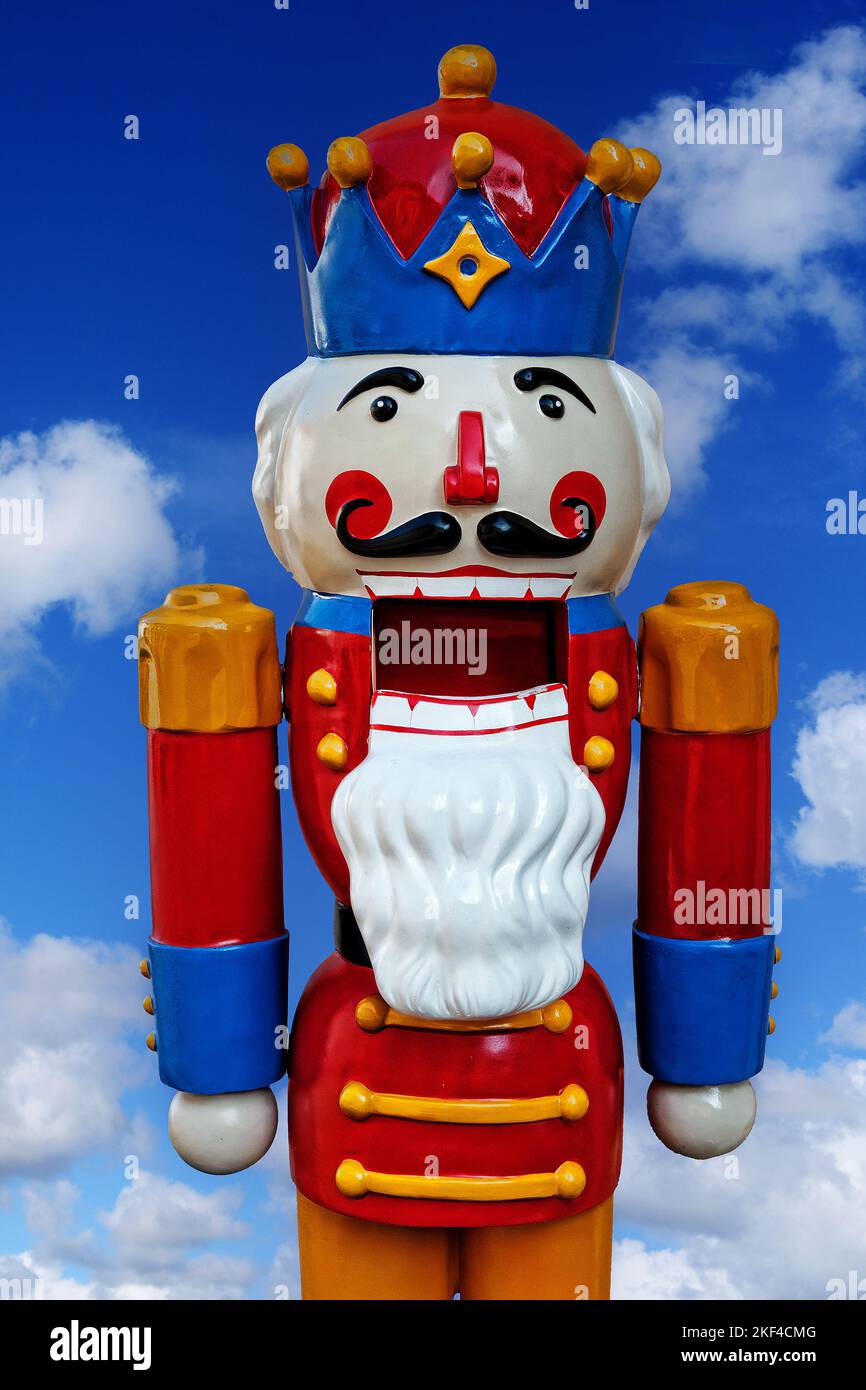 Holz nussknacker hi-res stock photography and images - Alamy