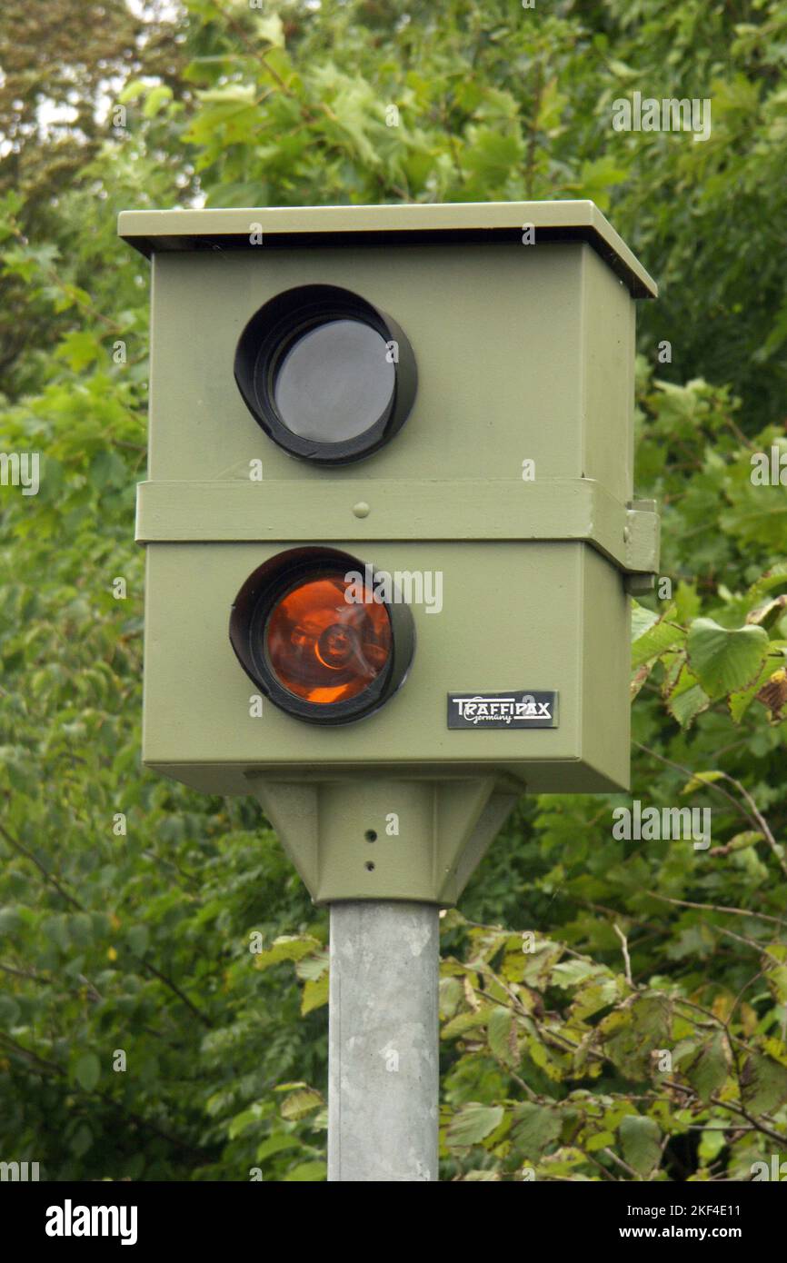 Radarfalle an der Bundesstrasse, Radarfalle, Rotlichtsünder, Blitzer ...
