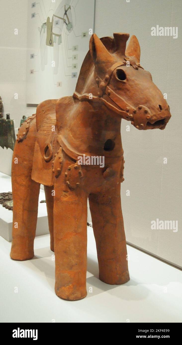 Found at Daidoji Tumulus, Wakayama Kufun period, 5th century. Tokyo ...