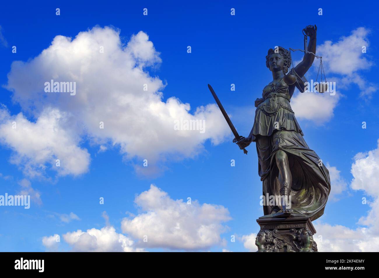 Justitia, Göttin der Gerechtigkeit, Frankfurt am Main, Symbol für das ...