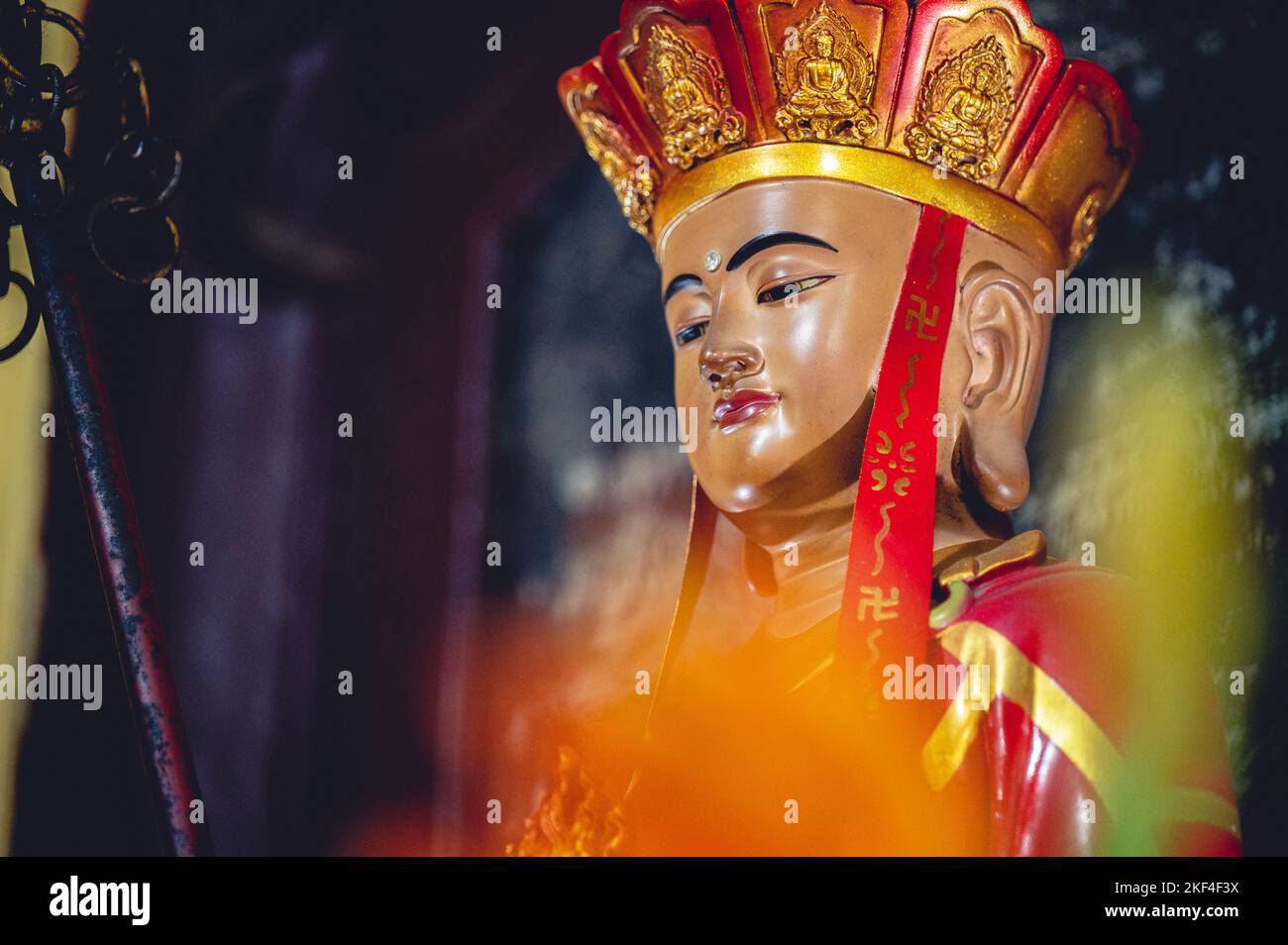 Idol altar hi-res stock photography and images - Alamy
