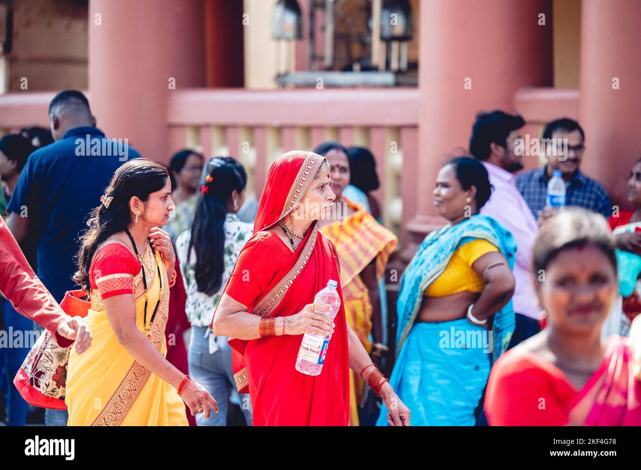 The Indian Hindu worshipers at the Hindu Dakshineswar Kali Temple in ...