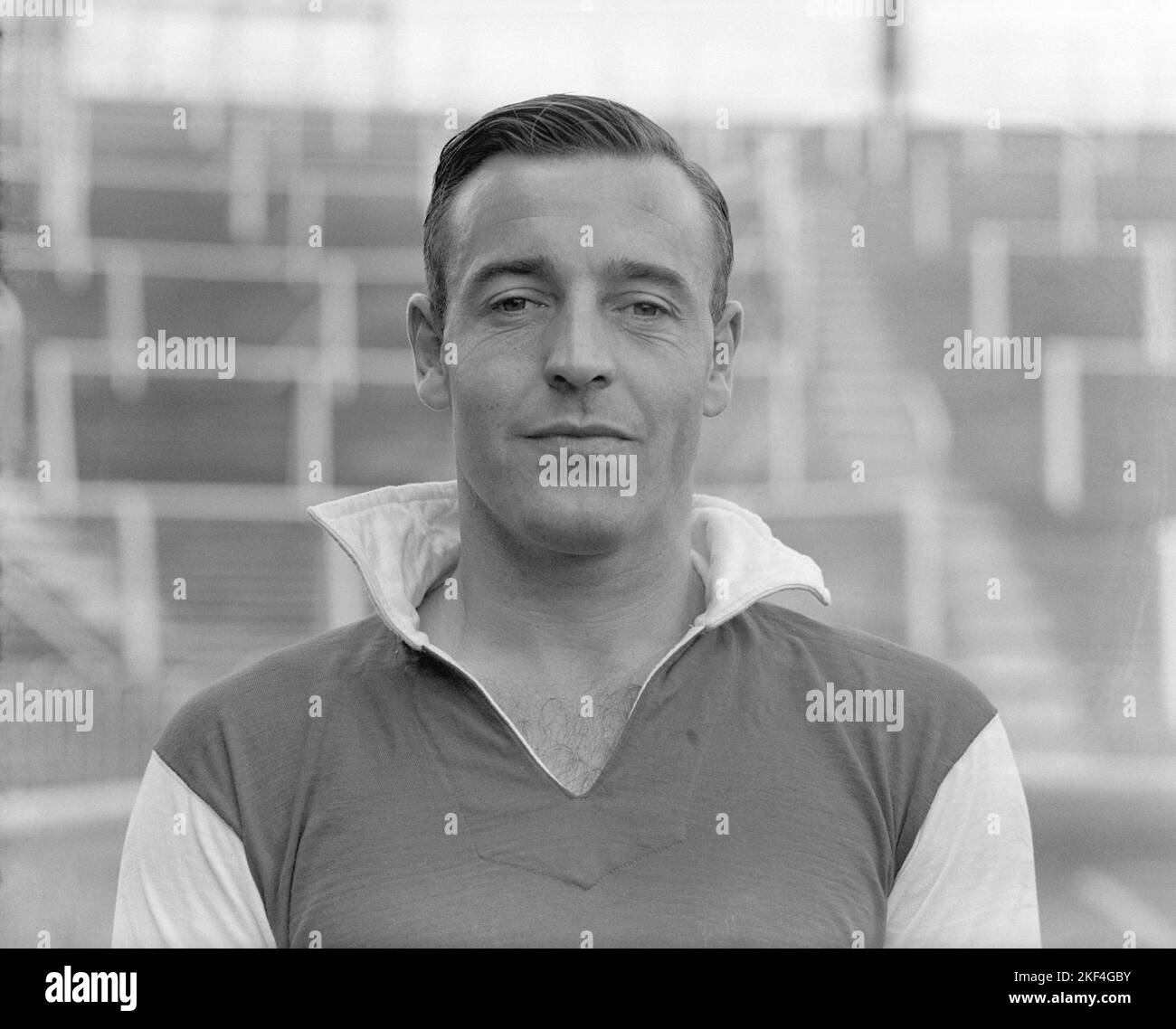 Reg Lewis, Arsenal centre-forward Stock Photo - Alamy