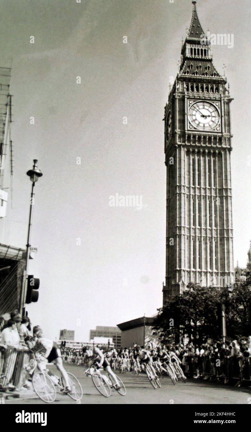 Cyclists sweep fast Big Ben during the Kellogs City Centre cycling ...