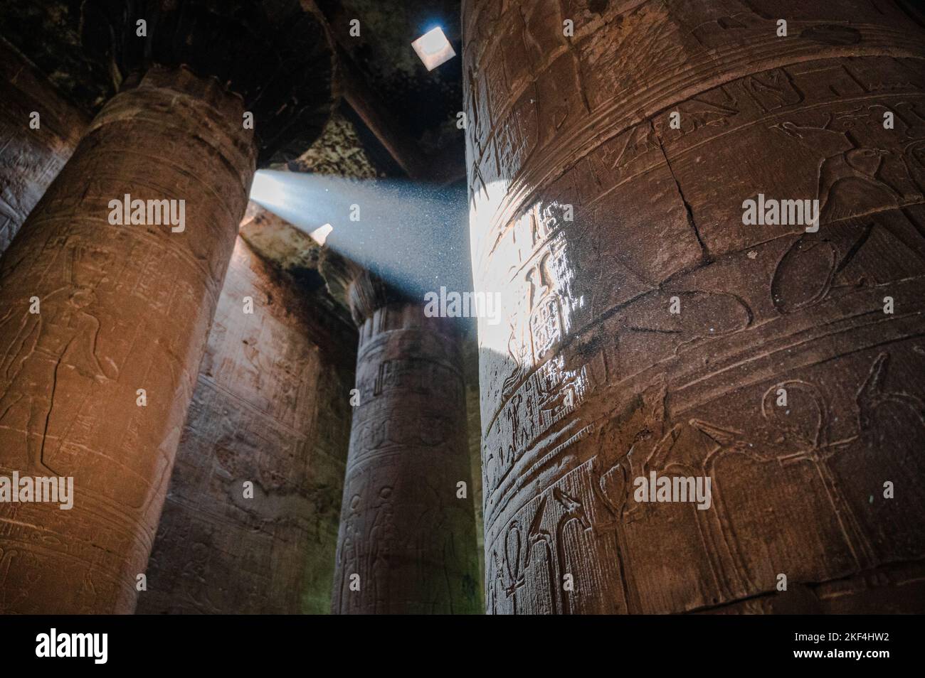 light coming into an egyptian temple Stock Photo - Alamy