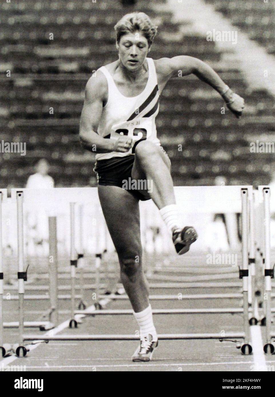 Shirley Strong clearing the last hurdle to retain her title Stock Photo ...