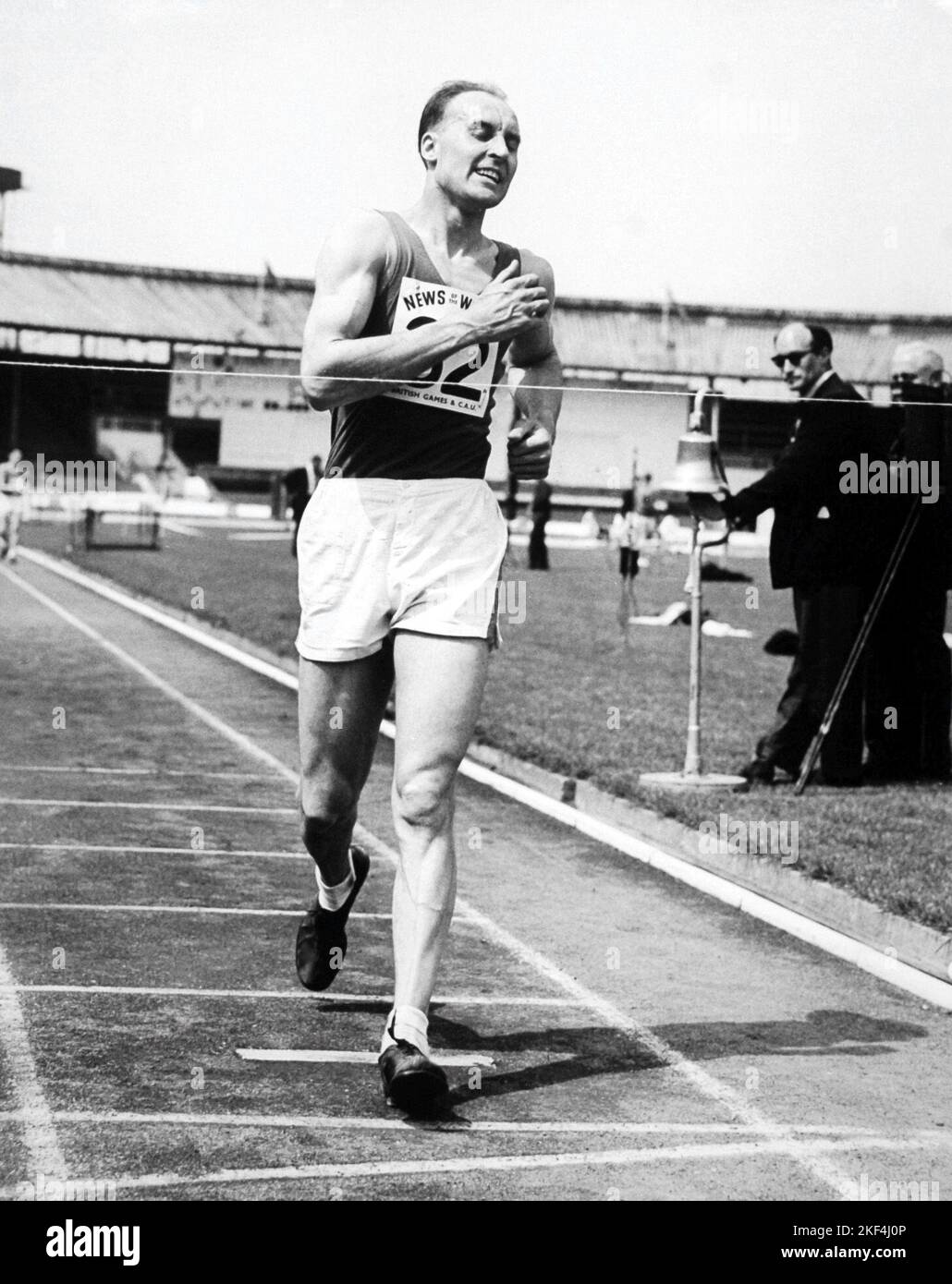 Ken Matthews winning the Seven Mile Walk Stock Photo - Alamy