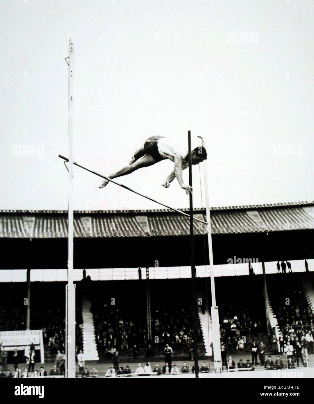 Fred Hansen, USA, the world record holder, competing in the pole vault ...