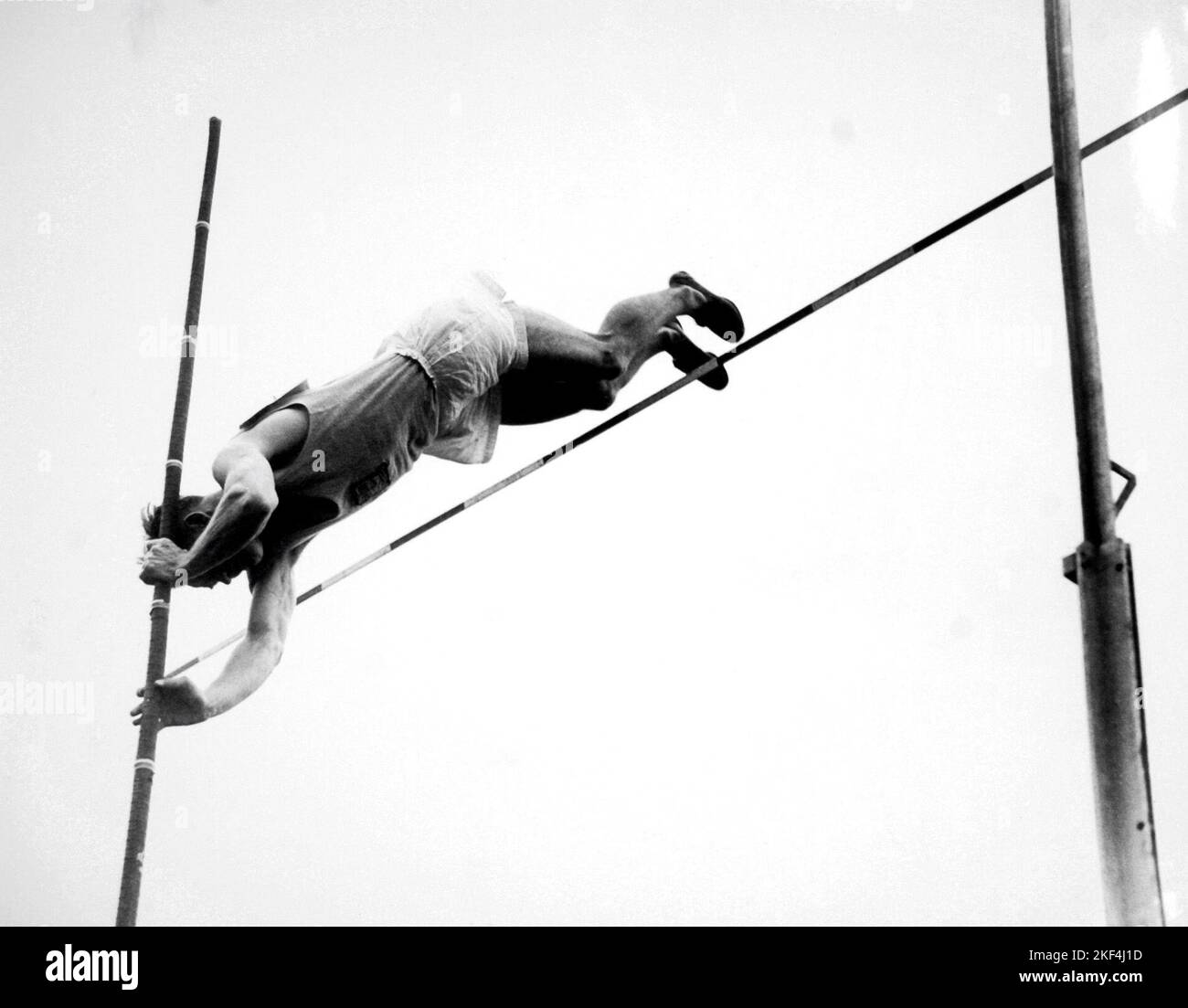 Tim Anderson of Surrey at 12'6'' in the pole vault Stock Photo - Alamy